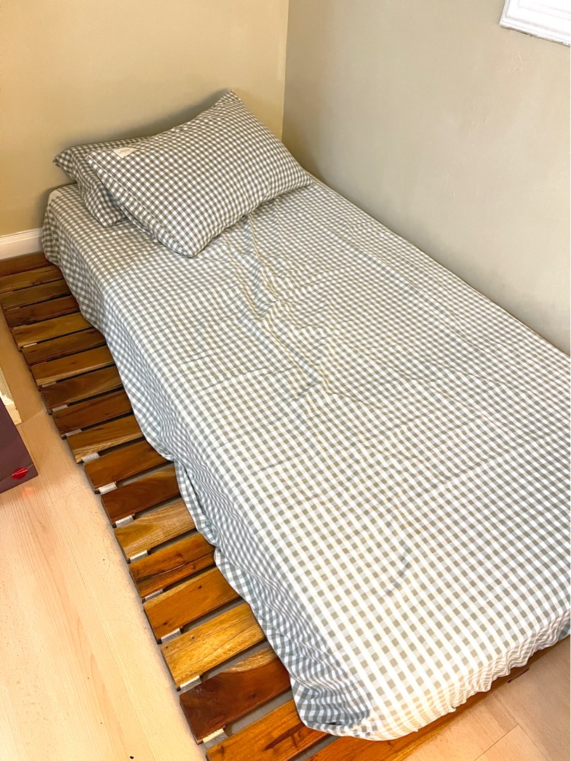 nobi home wooden pallet roller bed frame (single size) on Carousell