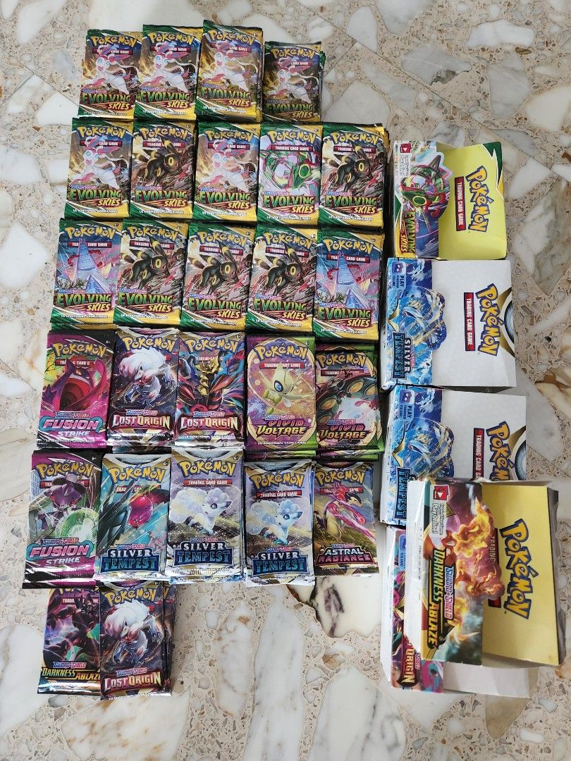 Pokemon SWSH Booster Packs (Evolving Skies, Fusion Strike, etc ...