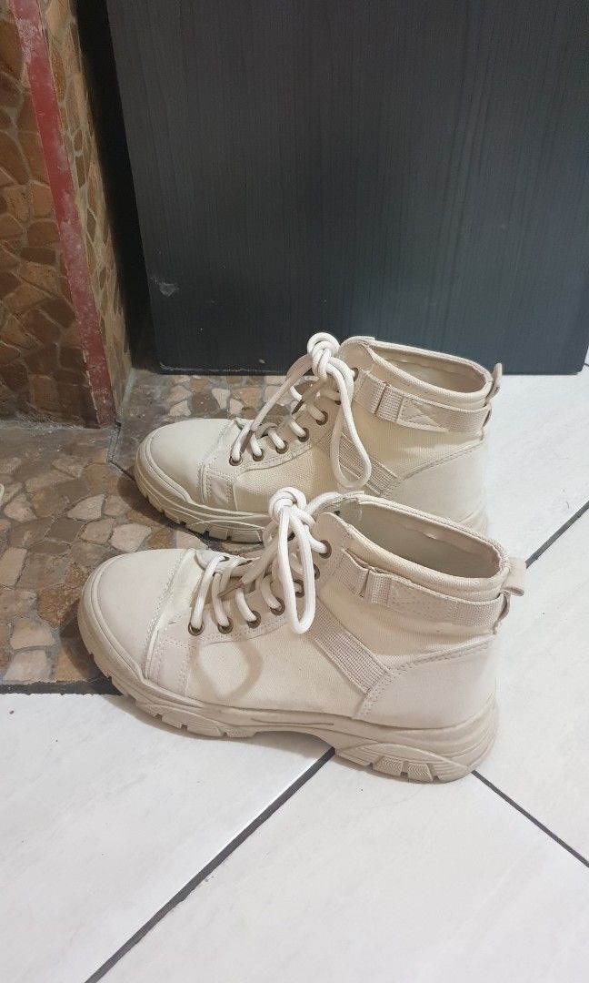 Sepatu PVN / Sepatu Boots, Fesyen Wanita, Sepatu di Carousell