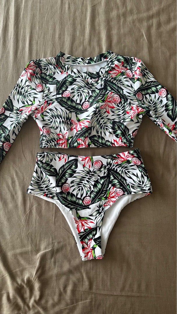 Shein Cropped Rash Guard, Women's Fashion, Swimwear, Rash guard on ...