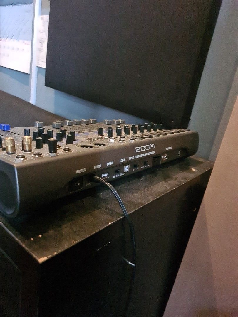 Zoom L-12 Digital Mixer, Hobbies & Toys, Music & Media, Music ...