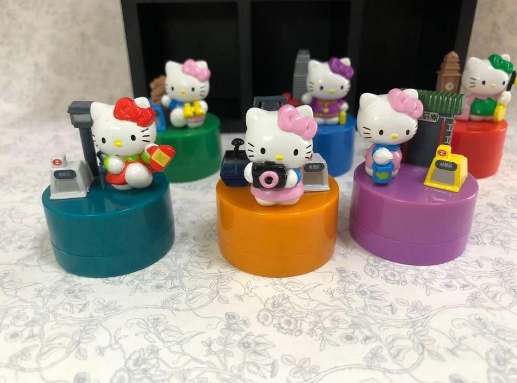 2006 Hello Kitty MTR Secret House full set, 興趣及遊戲, 收藏品及紀念品, 古董收藏 ...