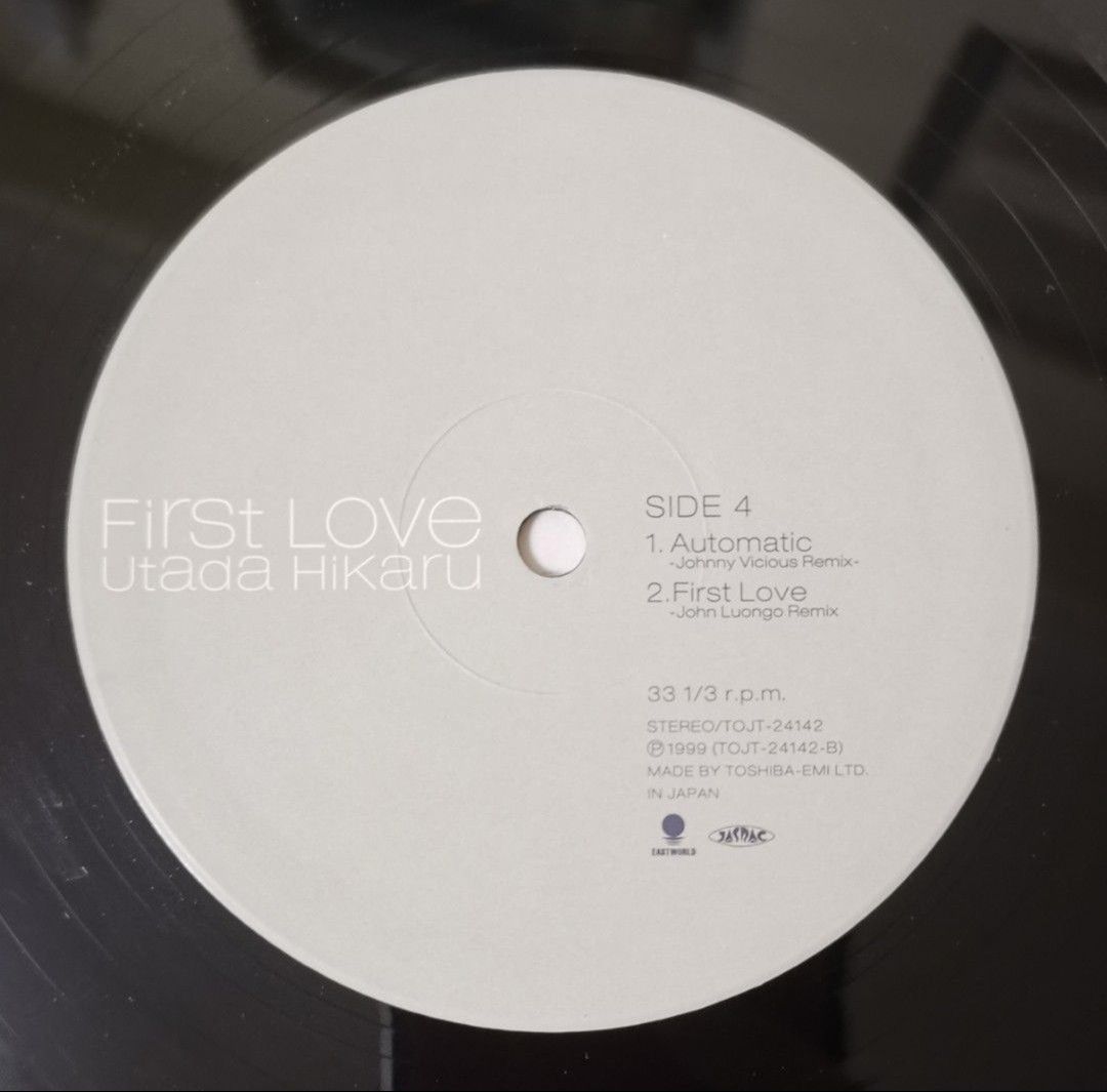 宇多田光 - First Love 黑膠唱片, 興趣及遊戲, 音樂、樂器 & 配件, 音樂與媒體 - 黑膠碟 - Carousell