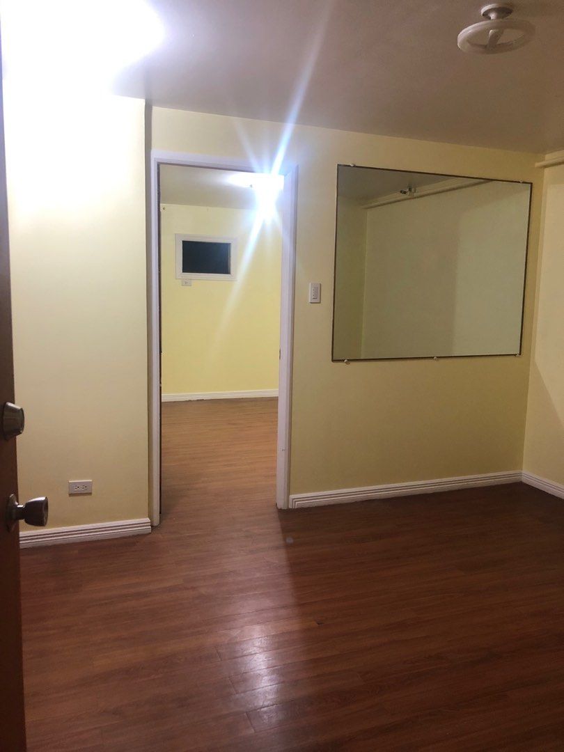 Hampton One Bedroom Unit on Carousell