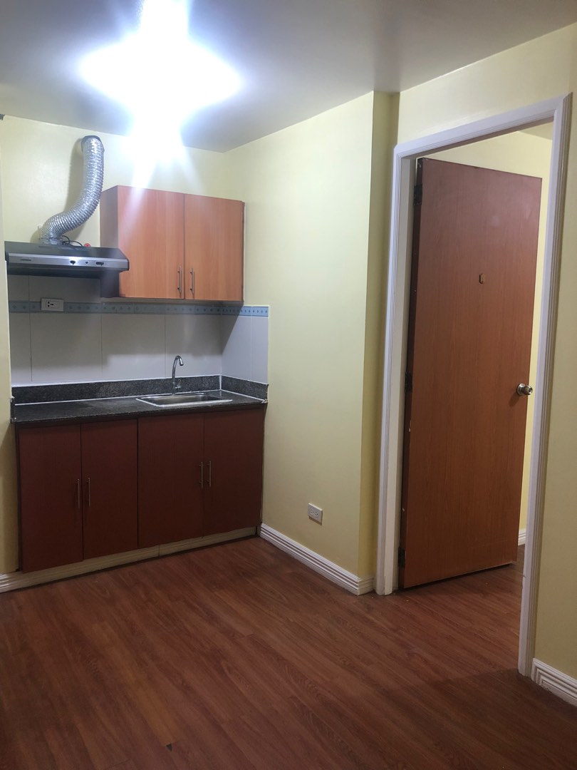 Hampton One Bedroom Unit on Carousell