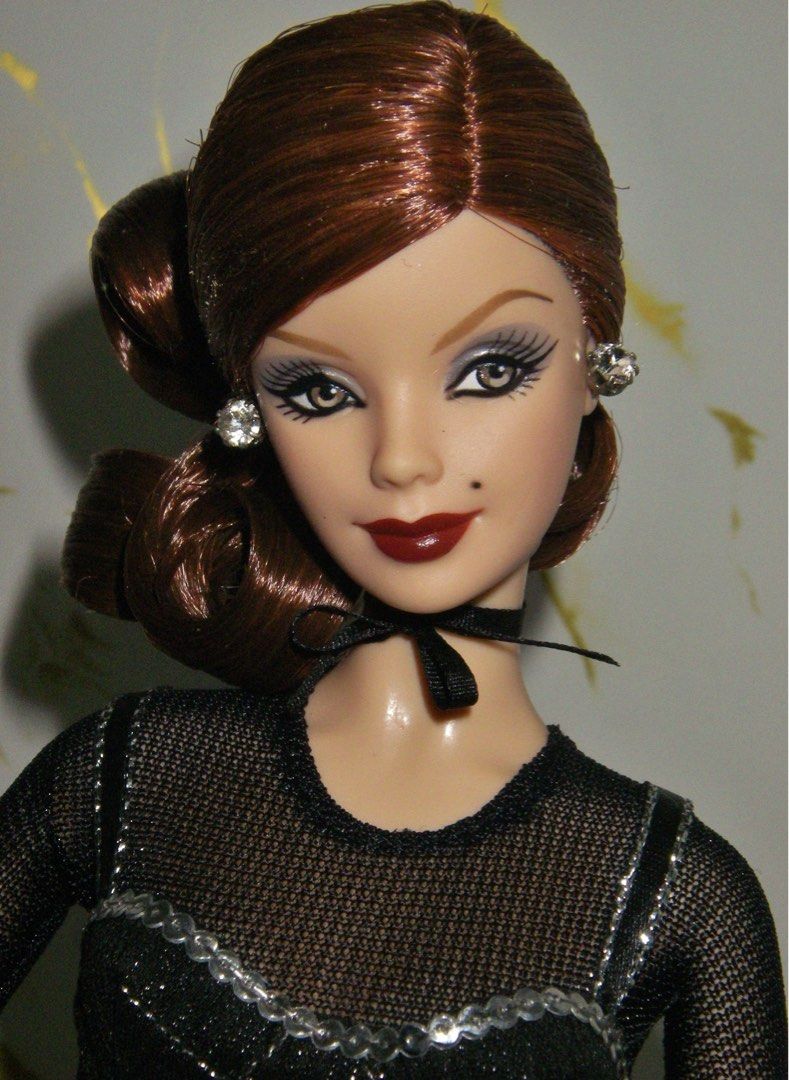 Jazz Baby Cabaret Dancer Barbie (Red) 美泰兒 芭比, 書籍、休閒與玩具, 玩具、公仔、桌遊在旋轉拍賣