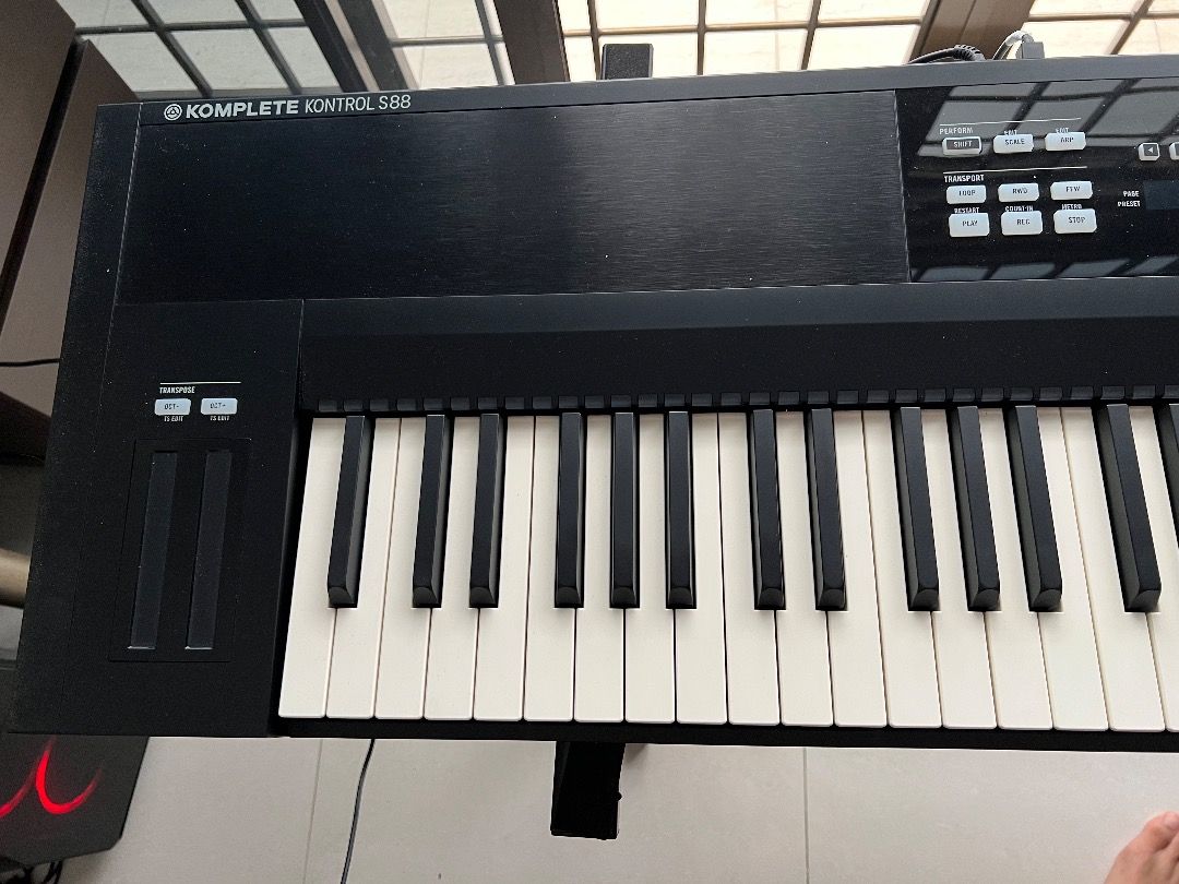Komplete Kontrol S88 Electric Piano (Incl Stand), Hobbies & Toys, Music ...