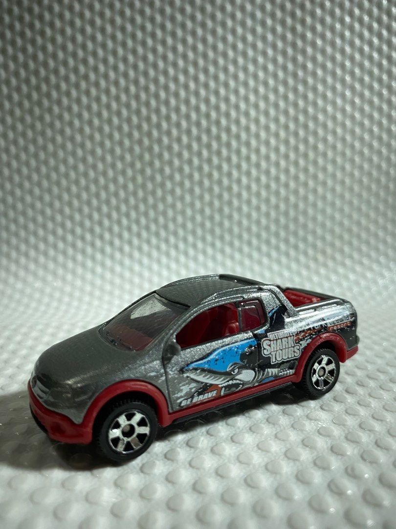Matchbox 2011 Volkswagen Saveiro Cross Ultimate Shark Tours 2012 Silver ...