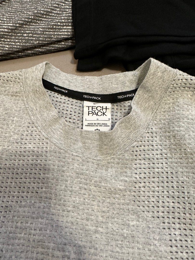 Nike tech pack, 男裝, 上身及套裝, T-shirt、恤衫、有領衫 - Carousell