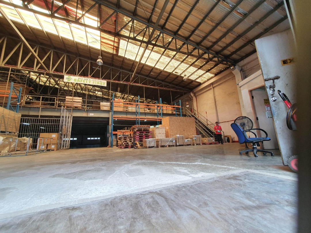 Paranaque City near NAIA 1 warehouse Floor area 3,920sqm. P350 Million ...