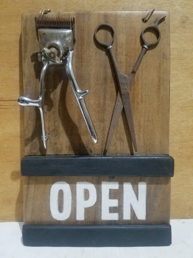 Plang Kayu Barber Shop Jadul Open Closed, Perabotan Rumah di Carousell