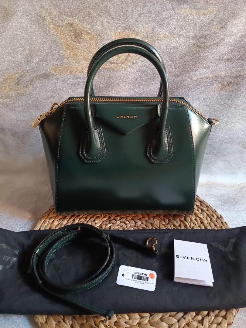 Reprice, Almost like new Givenchy Small Antigona Bag Smooth Green ...