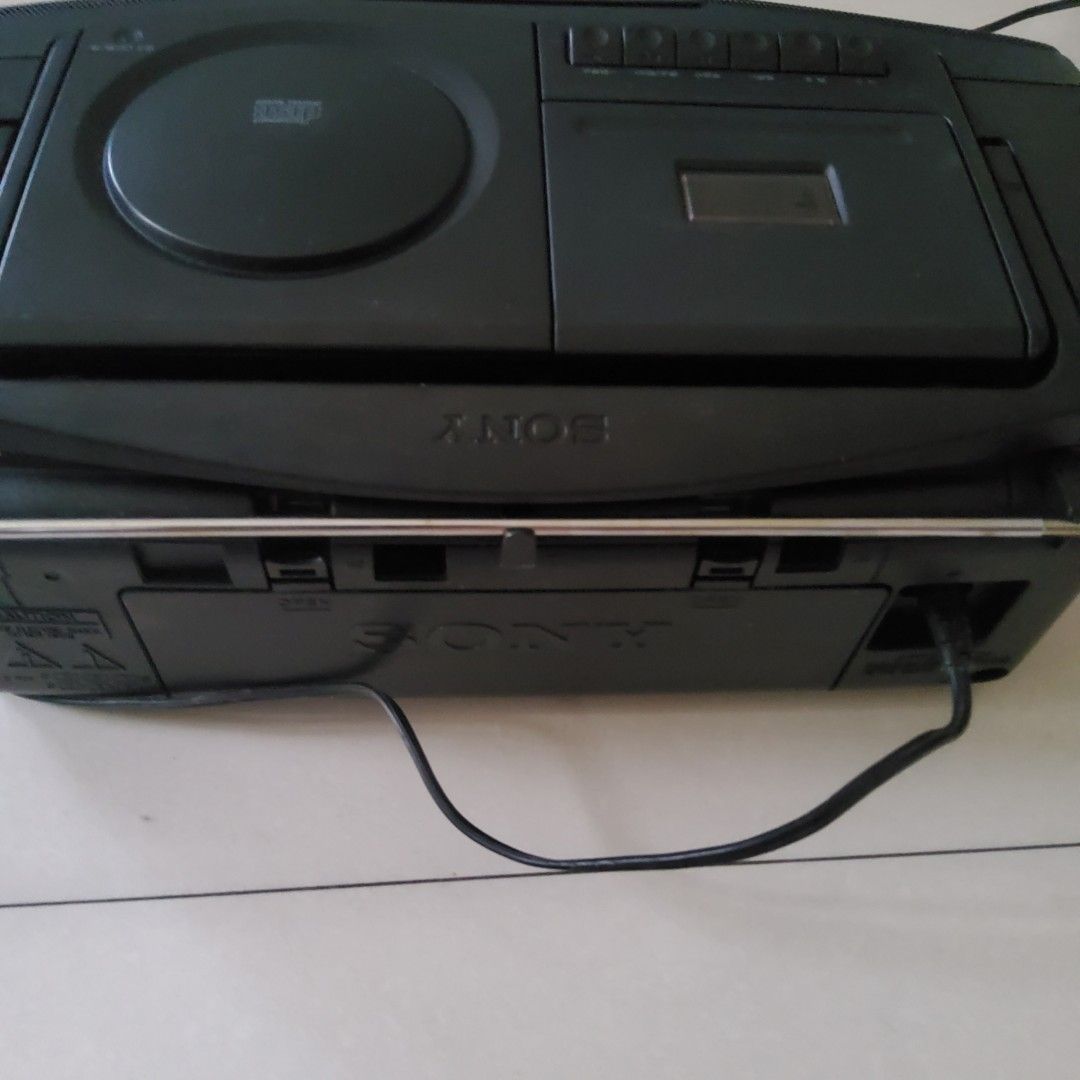 SONY CFD S10 CD TAPE RADIO. CAME FROM JAPAN. 100 VOLTS. IN EXCELLENT ...