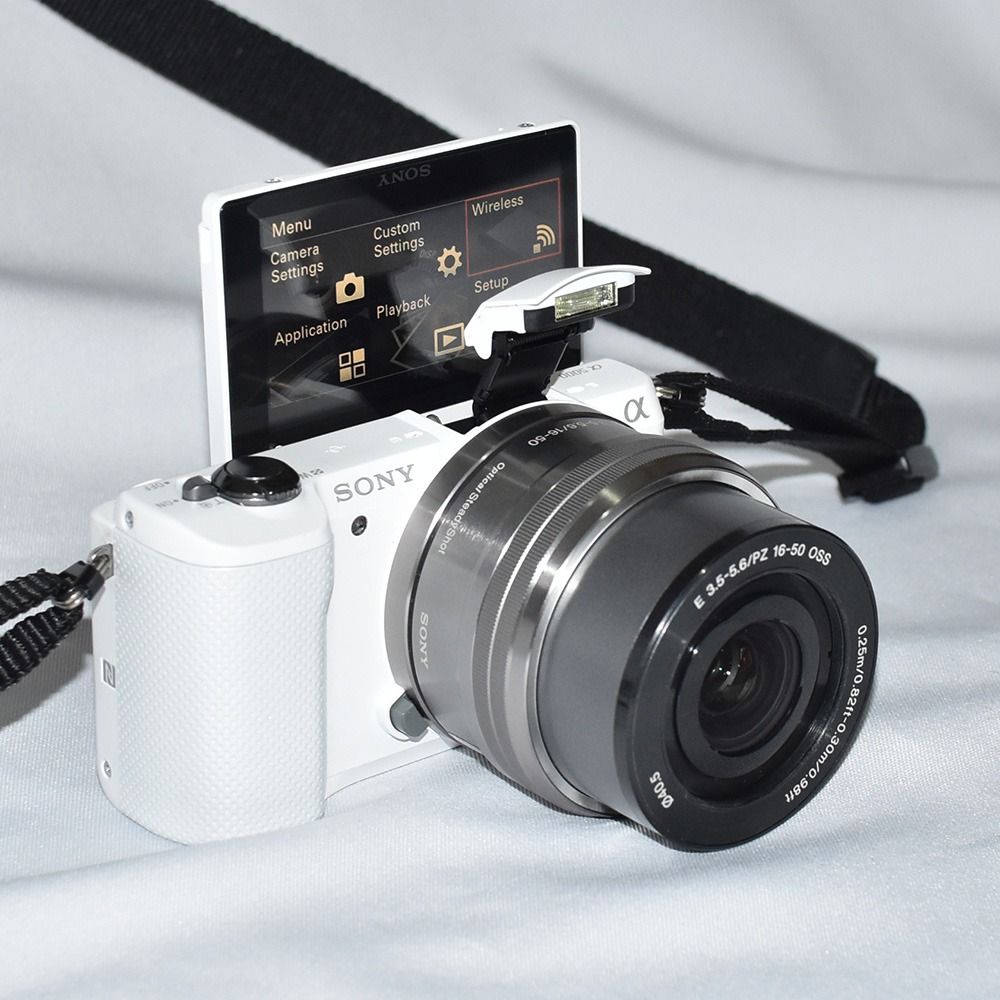 Sony mirrorless A5000 with 16-50mm AF OSS lens (with camera bag ...