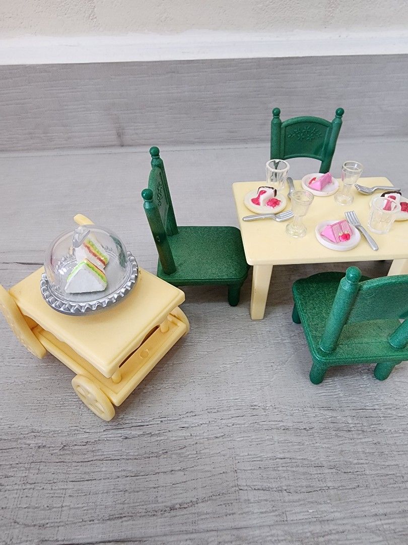 Sylvanian Families Dining Table Party Set, Hobbies & Toys, Toys & Games ...