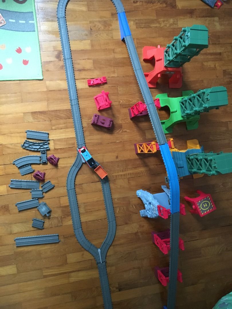Thomas the Tank Engine motorized train and Track Master set, Hobbies ...