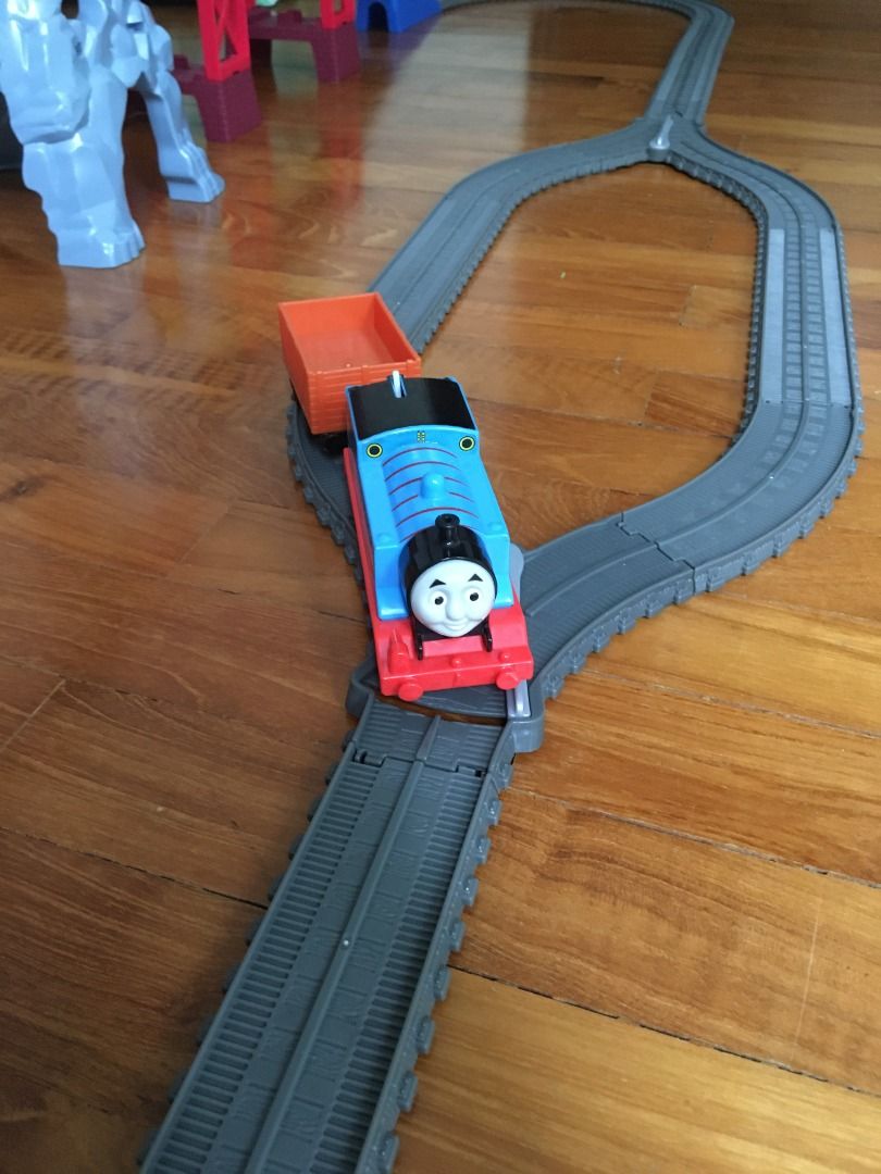 Thomas the Tank Engine motorized train and Track Master set, Hobbies ...