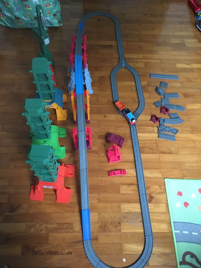 Thomas the Tank Engine motorized train and Track Master set, Hobbies ...
