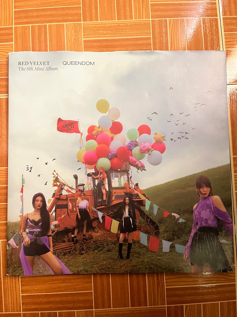 Unsealed Red Velvet's 6th mini album: Queendom Photobook Version ...