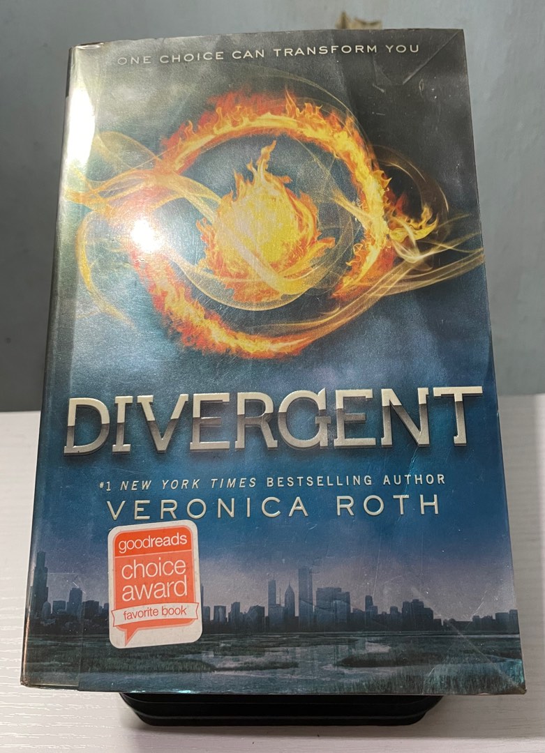 Veronica Roth: Divergent on Carousell
