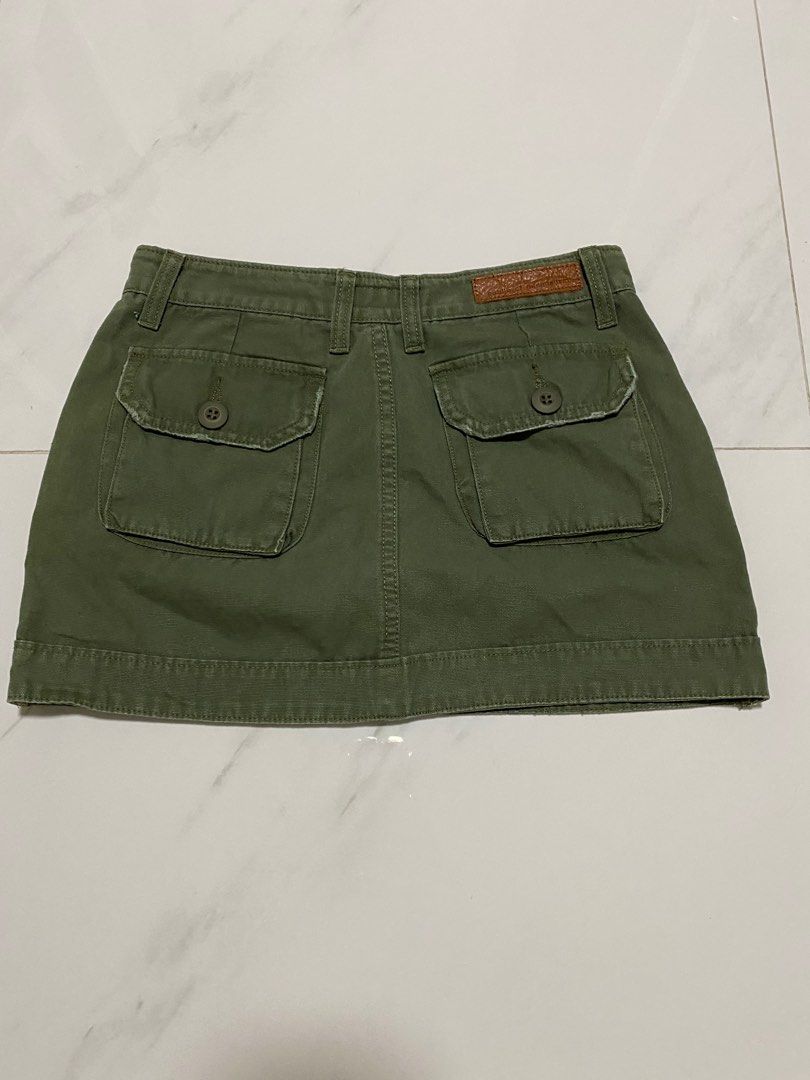 Y2k dark green mini skirt, Women's Fashion, Bottoms, Skirts on Carousell