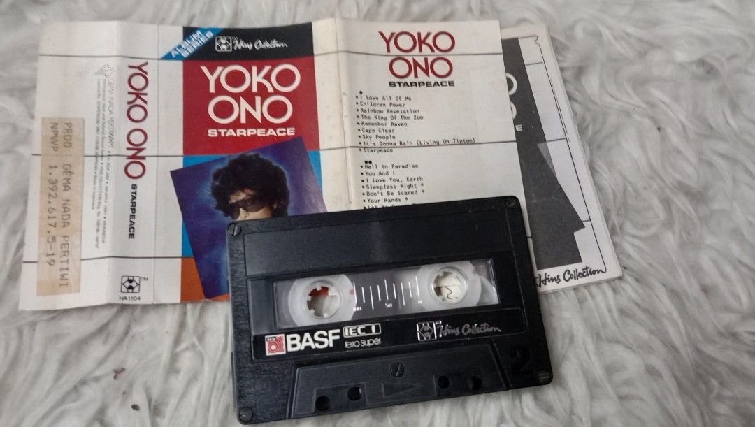 Yoko ono | starpeace | kaset pita, Musik & Media, CD, DVD & Lainnya di Carousell