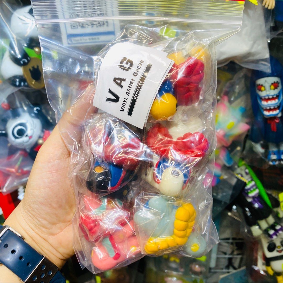 特價清貨 Medicom Toy Vinyl Artist Gacha VAG Series 11 扭蛋 犬張子 一套五款 Sofubi Figure Sofvi Toy, 興趣及遊戲, 玩具 ...