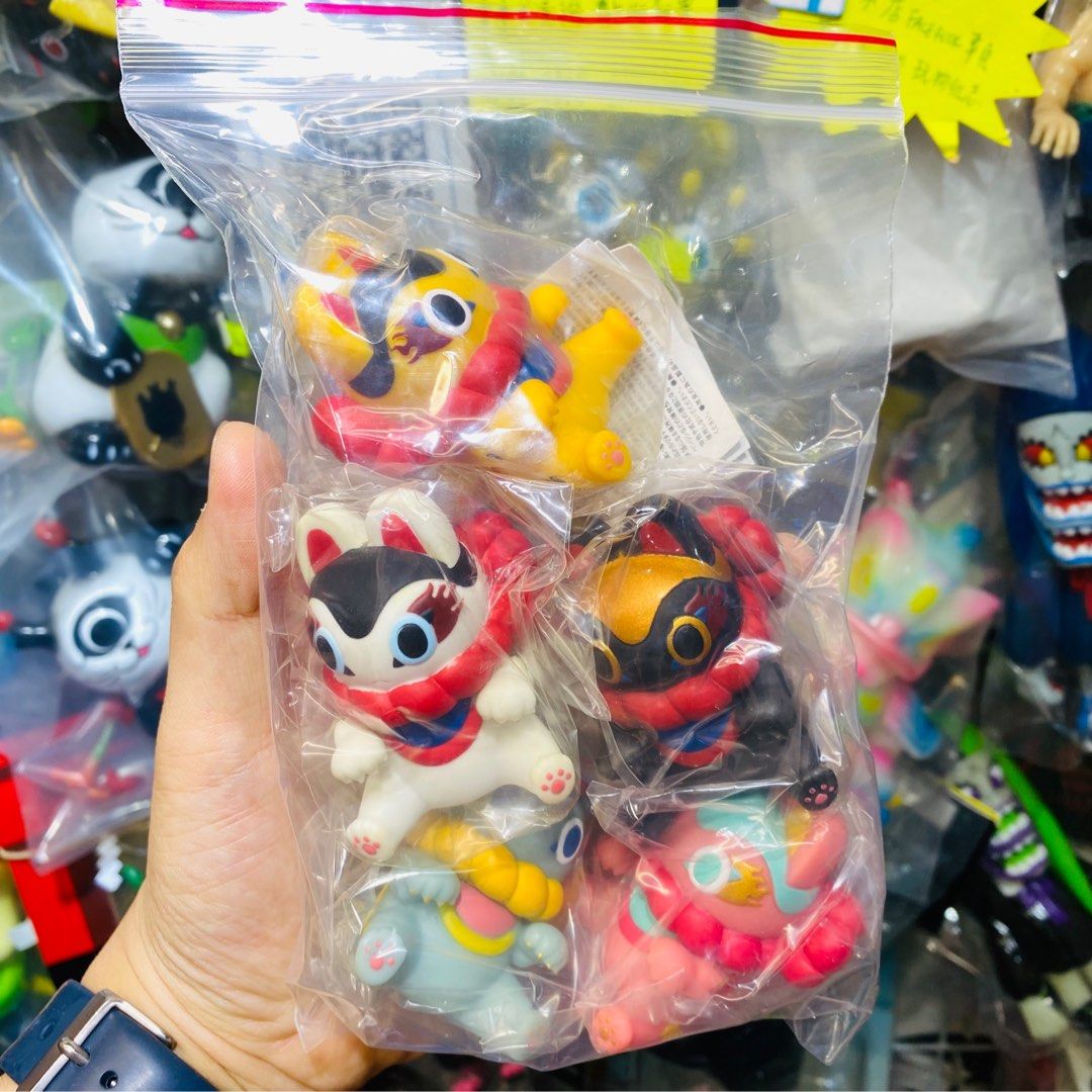 特價清貨 Medicom Toy Vinyl Artist Gacha VAG Series 11 扭蛋 犬張子 一套五款 Sofubi Figure Sofvi Toy, 興趣及遊戲, 玩具 ...