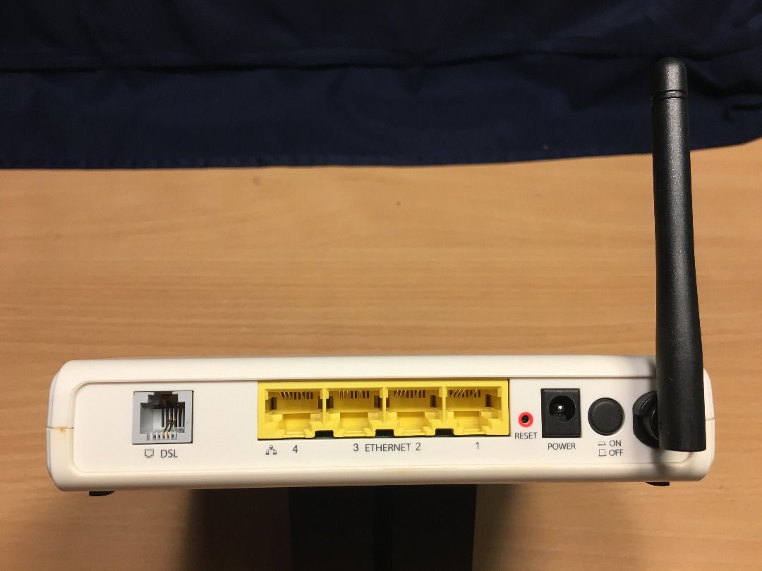 Aztech 4-Port ADSL2/2+ Wireless-G Modem Router (DSL605EW) (Streamyx ...