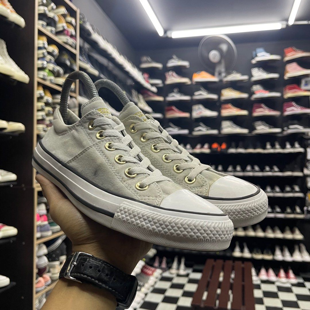 Converse Low Cut, Women's Fashion, Footwear, Sneakers on Carousell