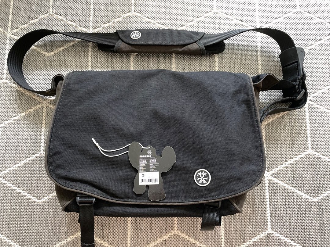 Crumpler Sling Bag (The Hee-Goer) (HG-06A), Men's Fashion, Bags, Sling ...