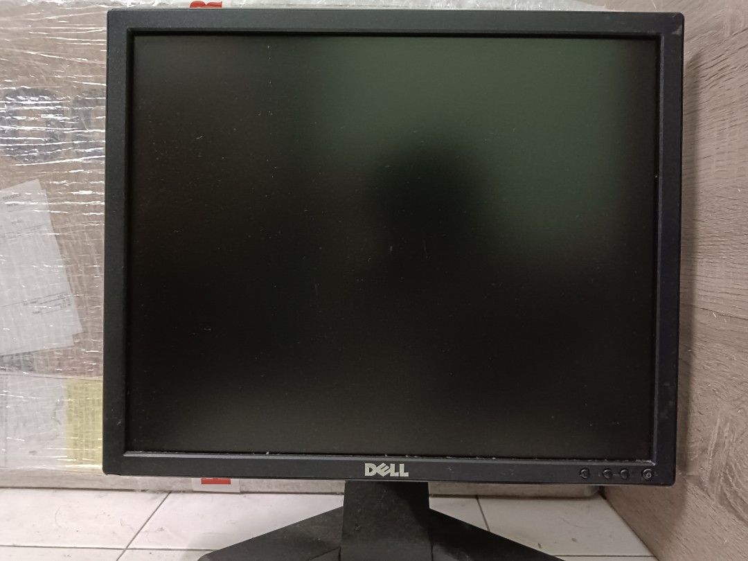 Dell Monitor 18 inch, Computers & Tech, Desktops on Carousell