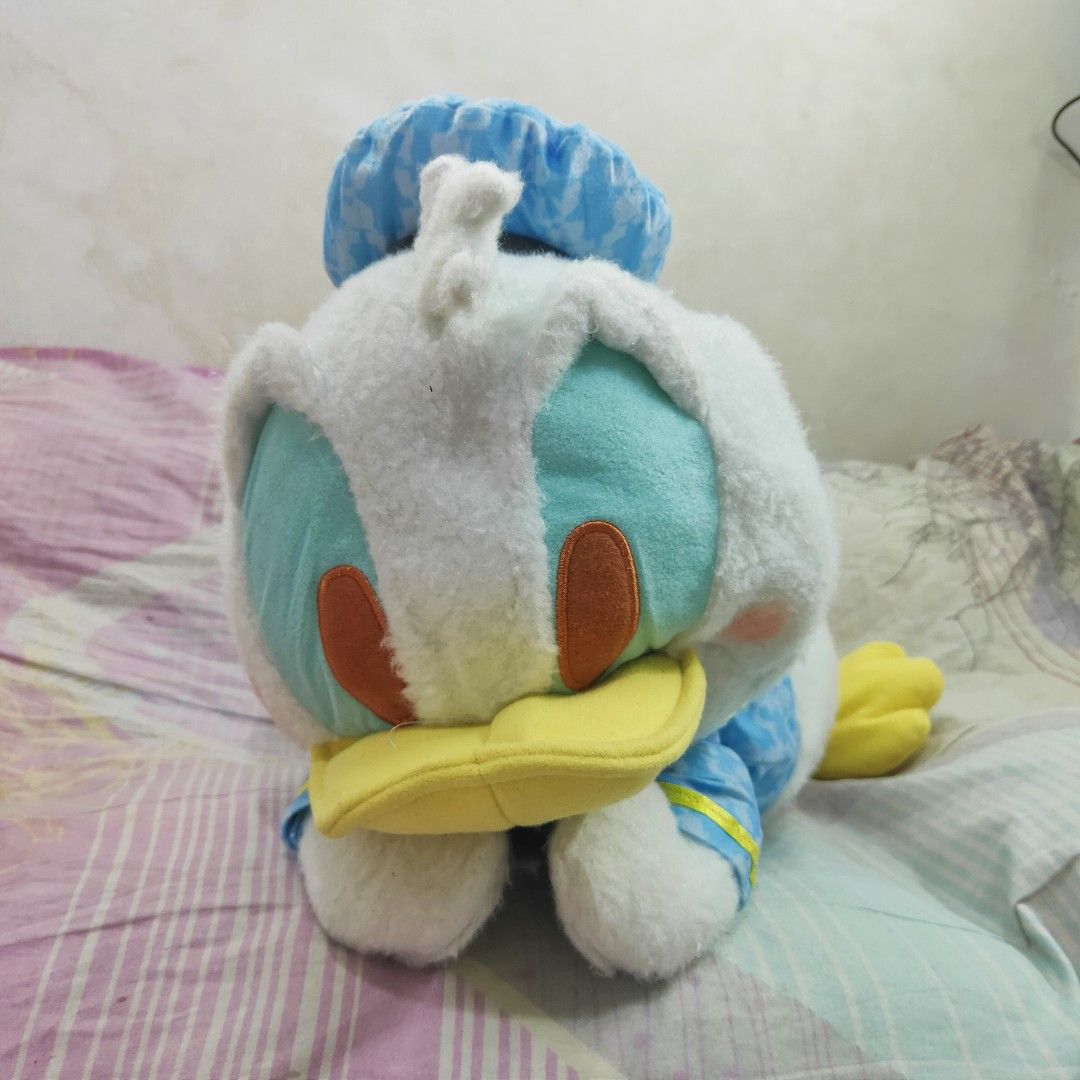 Donald Duck Blushing Tengkurap Jumbo, Toys & Collectibles, Mainan di ...