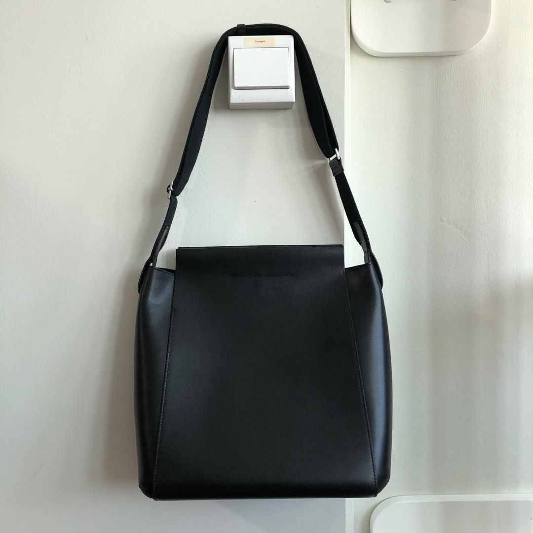 Everlane Form Bag in Black, Women's Fashion, Bags & Wallets, Shoulder ...