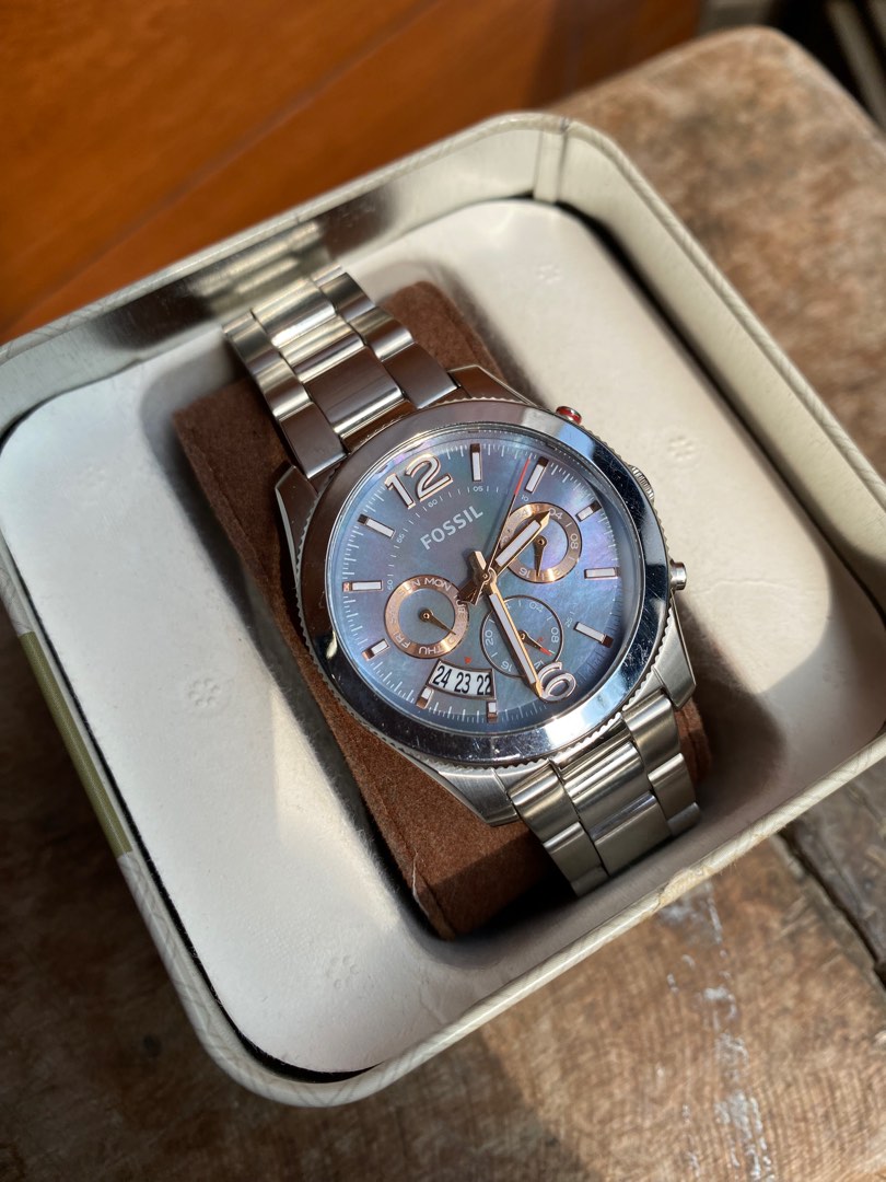 Fossil Women's Mother of Pearl Stainless Steel Watch on Carousell