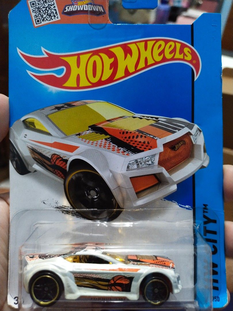 Hot wheels - Torque Twister, Toys & Collectibles, Mainan di Carousell