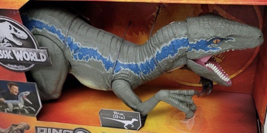 Jurassic World Super Colossal Raptor Blue, 興趣及遊戲, 玩具 & 遊戲類 - Carousell