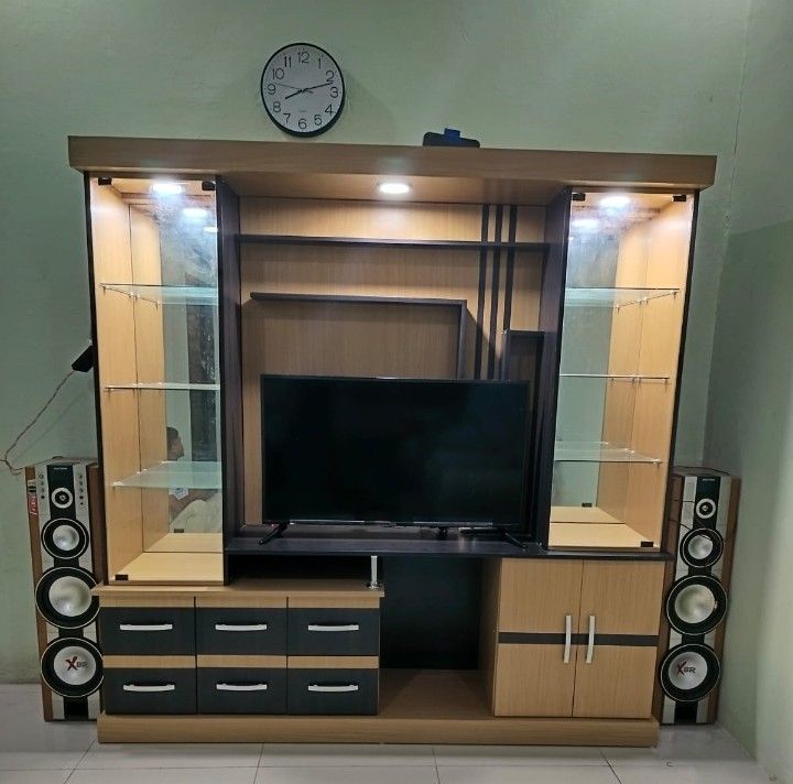 Lemari tv minimalis jumbo, Perabotan Rumah di Carousell