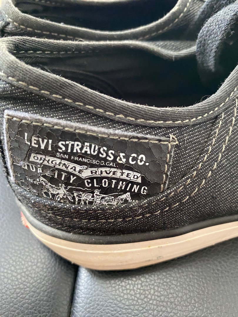 LEVIS shoes original, Men's Fashion, Footwear, Sneakers on Carousell