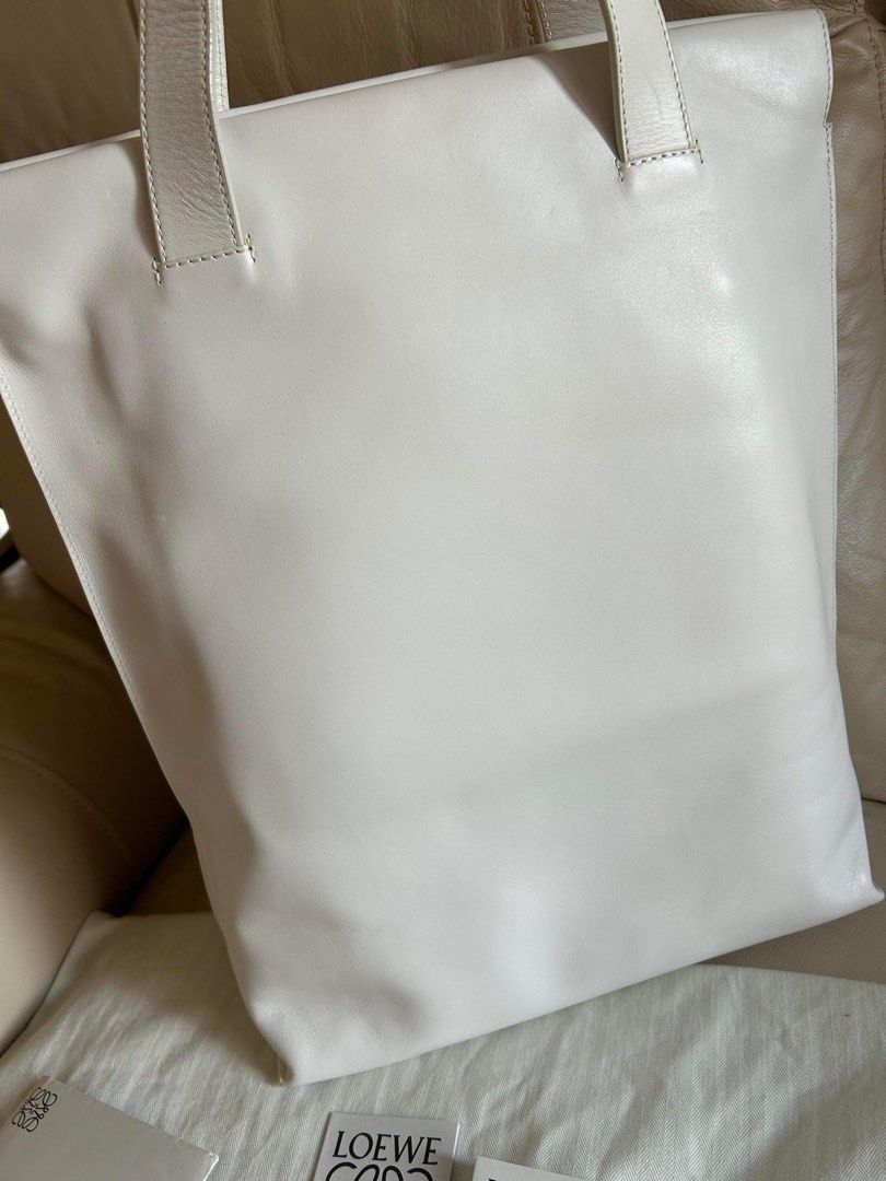 Loewe, 女裝, 手袋及銀包, 單肩包 - Carousell