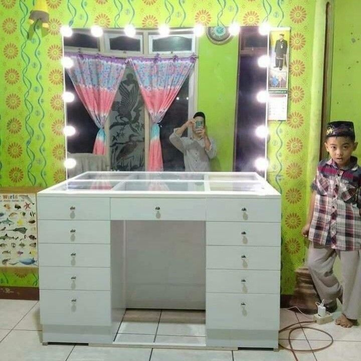 Meja Rias lampu LED Minimalis, Perabotan Rumah di Carousell