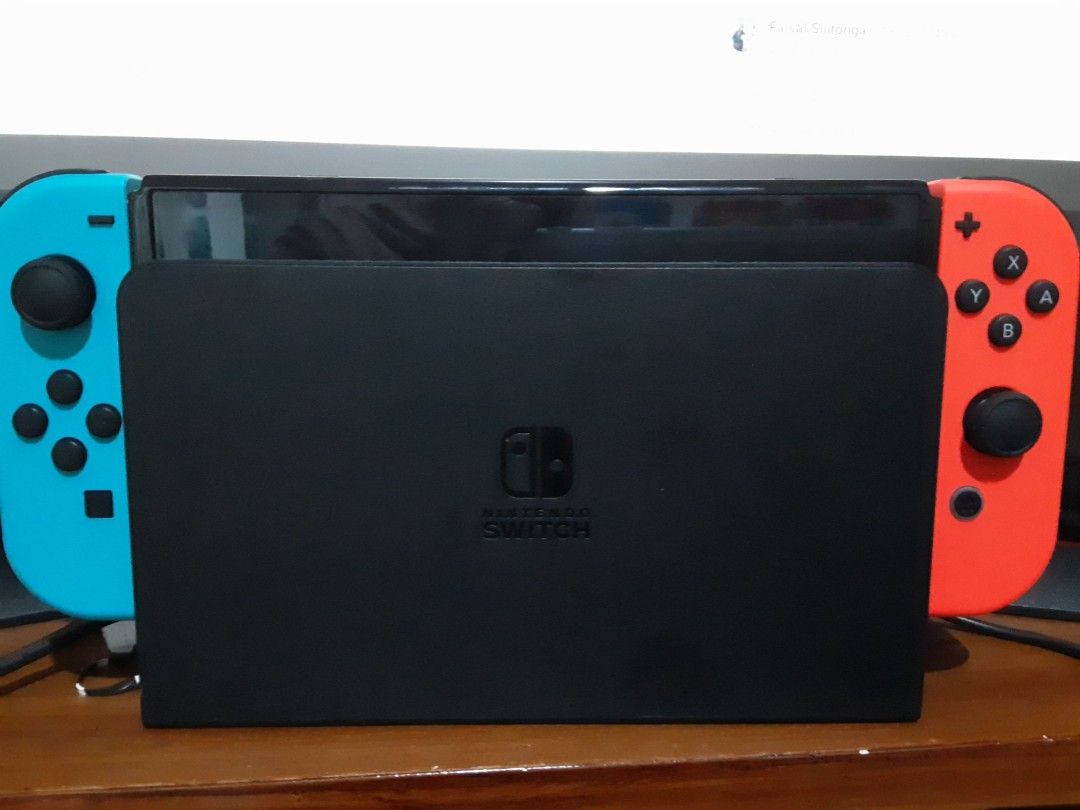 Nintendo switch v2 oled second warna neon, Video Game, Konsol di Carousell