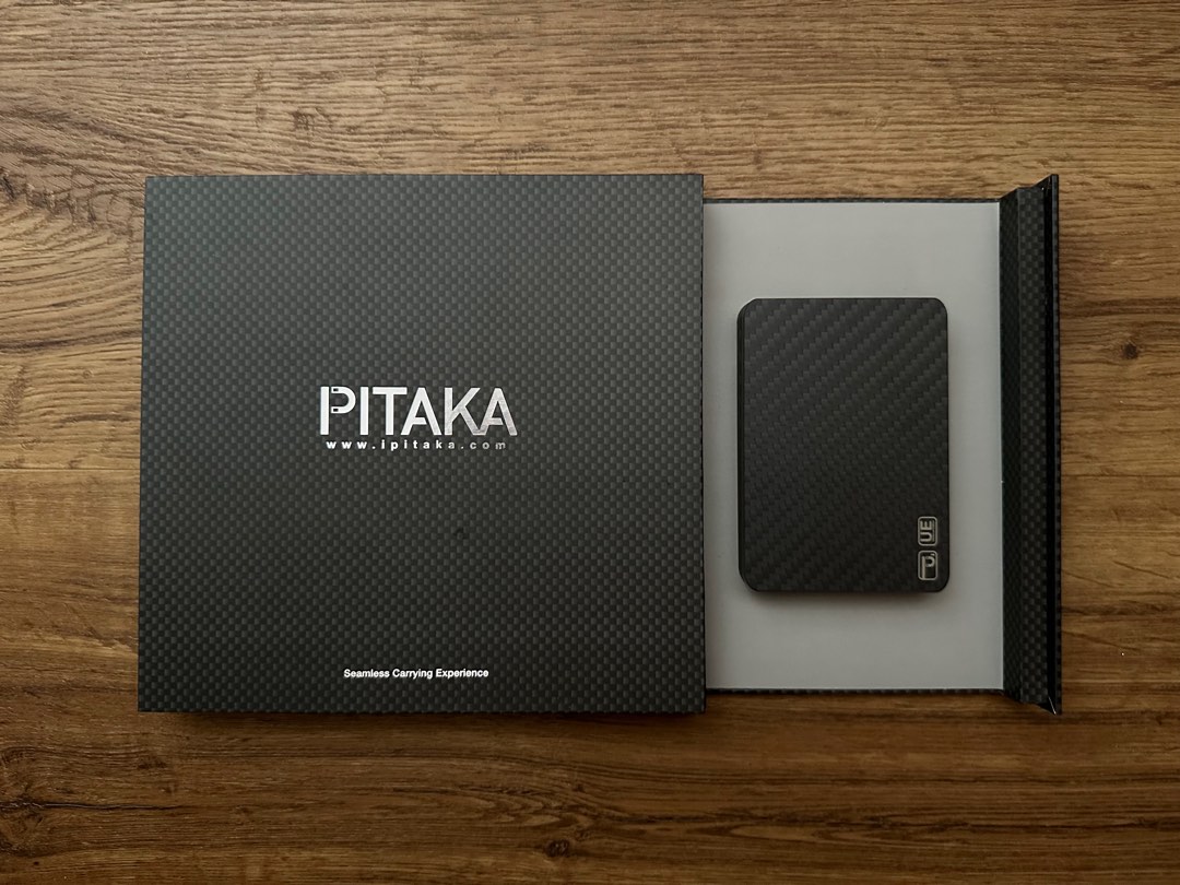 PITAKA MagEZ Wallet (6 Cards), Men's Fashion, Watches & Accessories ...
