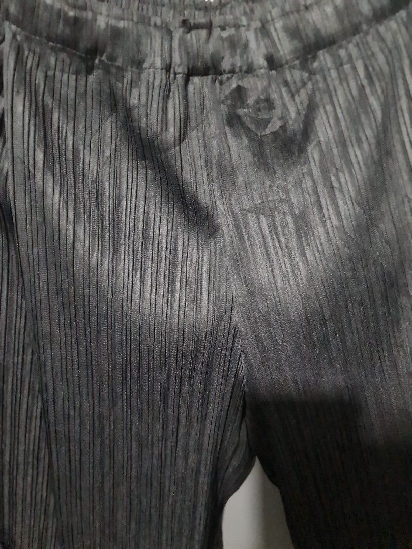 pleats pleats, Women's Fashion, Bottoms, Other Bottoms on Carousell