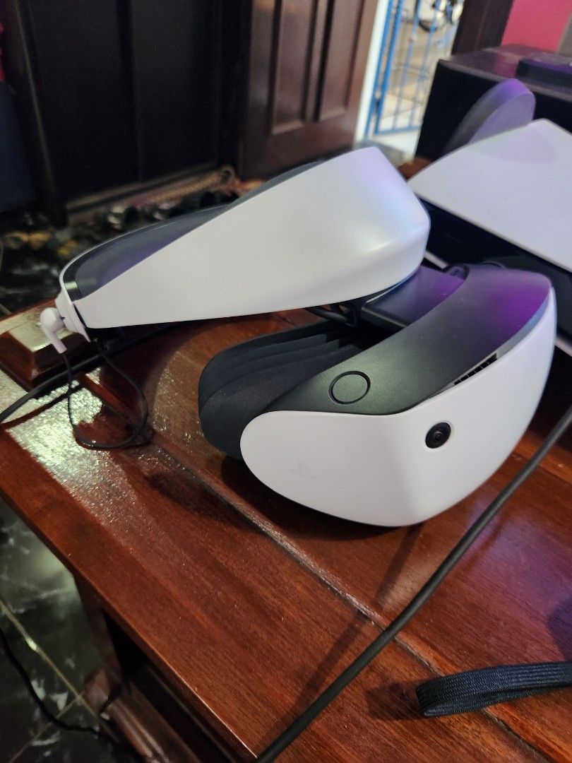 PSVR2 (box torn abit), Video Gaming, Video Game Consoles, PlayStation ...