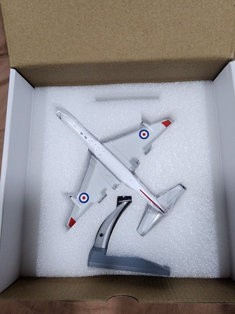 RAF De Havilland DH-106 Comet 1:200 aircraft model, Hobbies & Toys, Toys & Games on Carousell