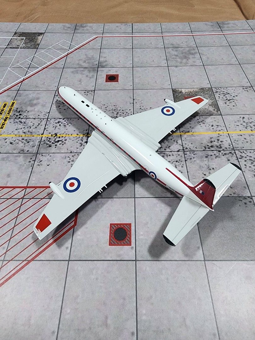 RAF De Havilland DH-106 Comet 1:200 aircraft model, Hobbies & Toys, Toys & Games on Carousell