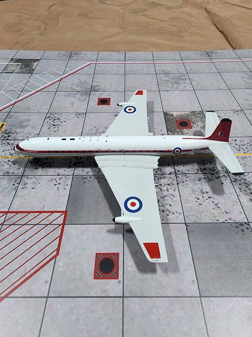 RAF De Havilland DH-106 Comet 1:200 aircraft model, Hobbies & Toys, Toys & Games on Carousell