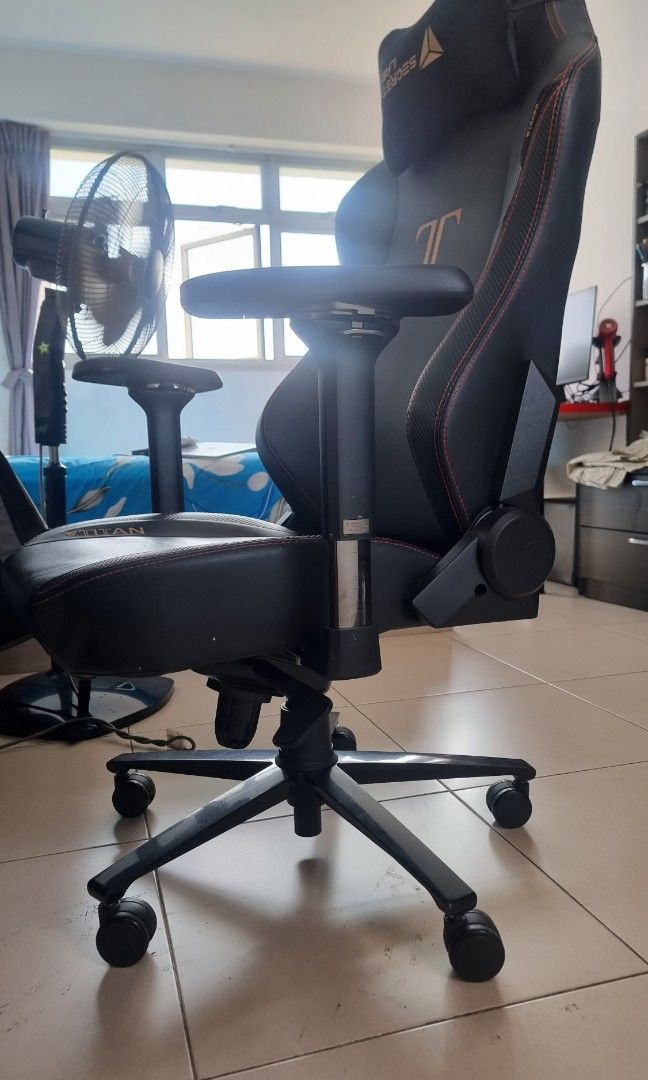 Secretlab office chair/ computer Chair / gaming chair, Furniture & Home ...