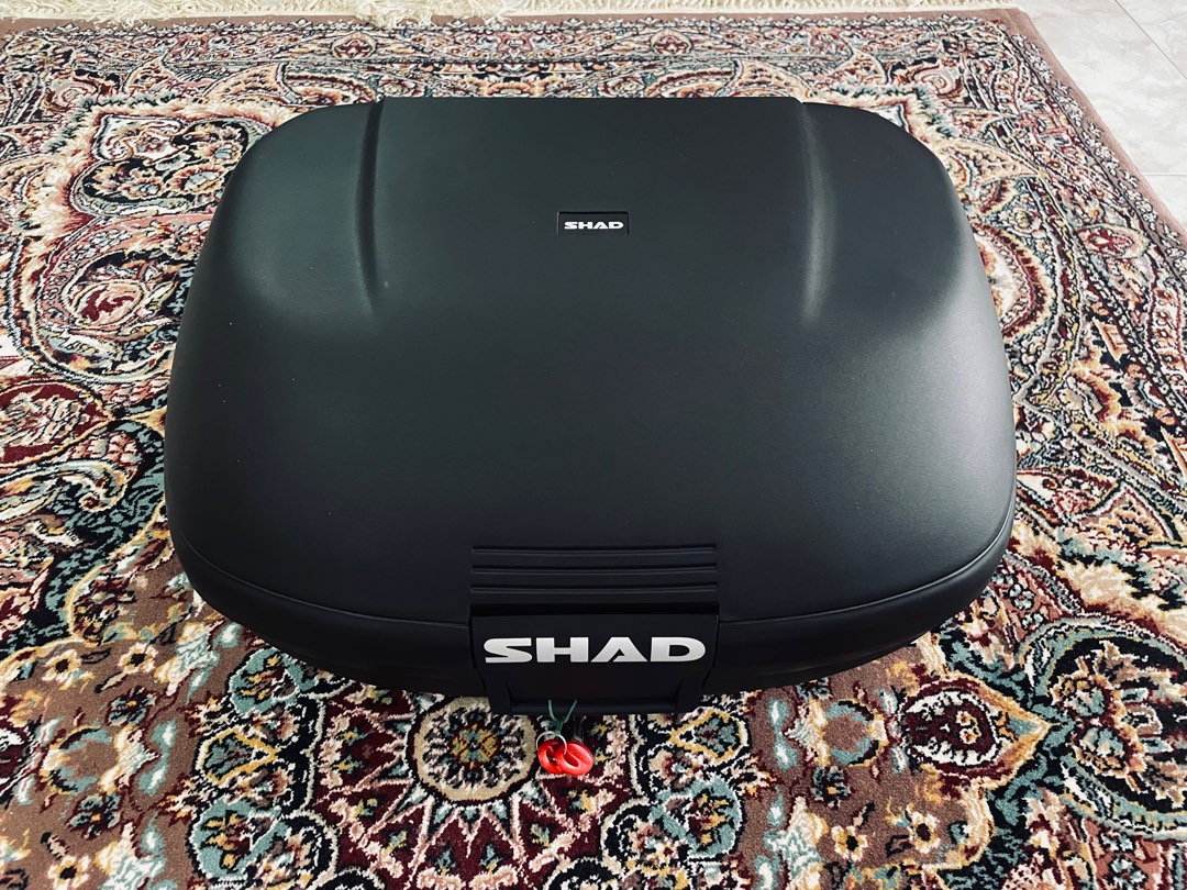 SHAD SH42 top box + Yamaha XMAX 300 long rack, Motorcycles, Motorcycle ...